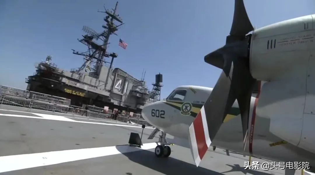 The premiere of "Top Gun 2" Tom Cruise arrives in a helicopter!'Iceman ...