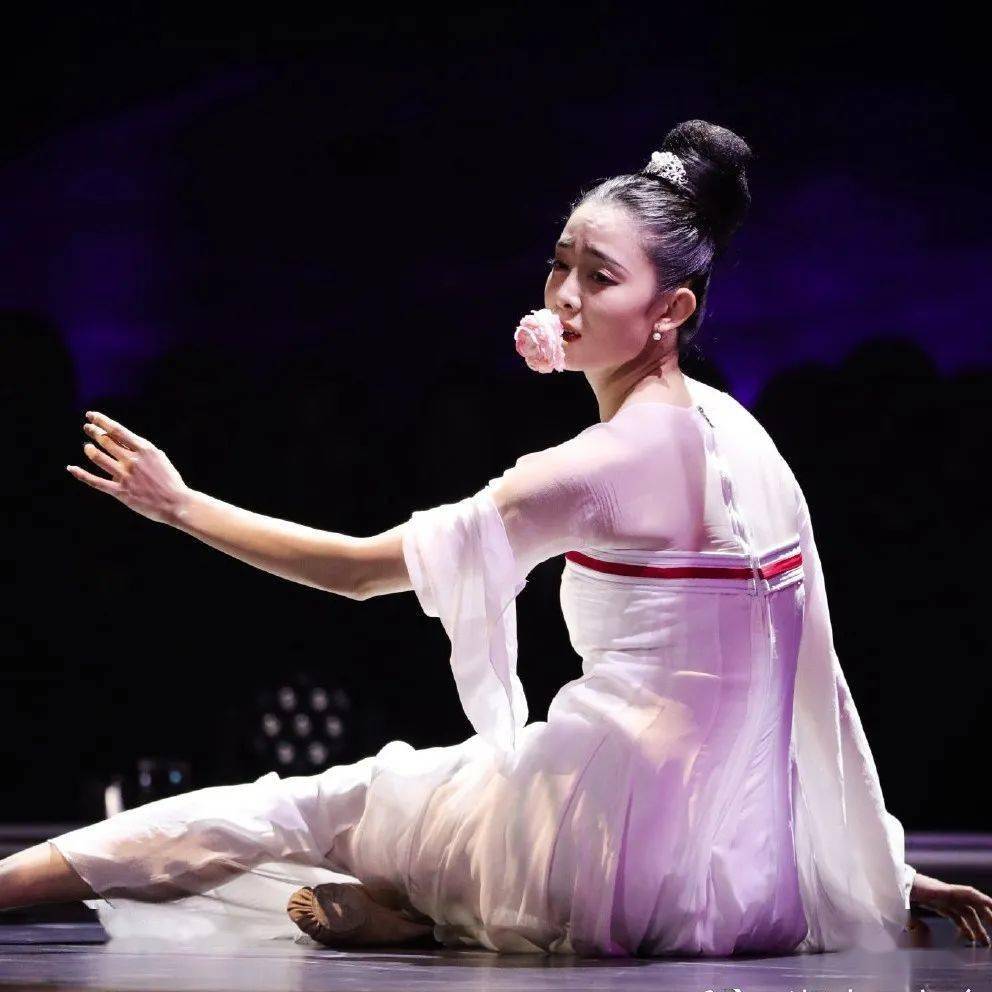 Hua Xiao made a comeback after giving birth, blowing up the entire ...