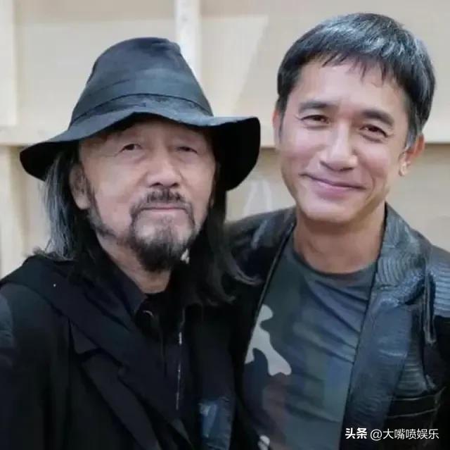 Netizens posted photos of Liang Chaowei's back on the streets of Japan ...