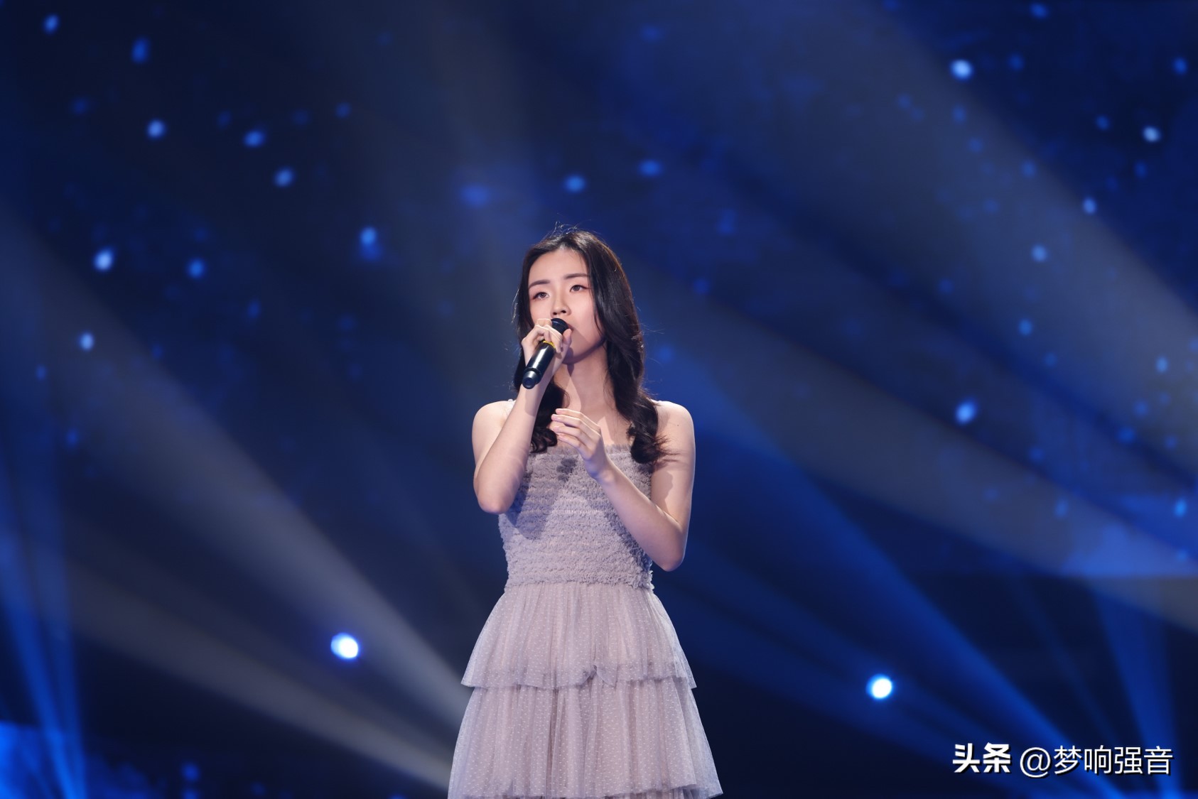 Singer Guo Qin Qingqing performed the film and television golden song ...