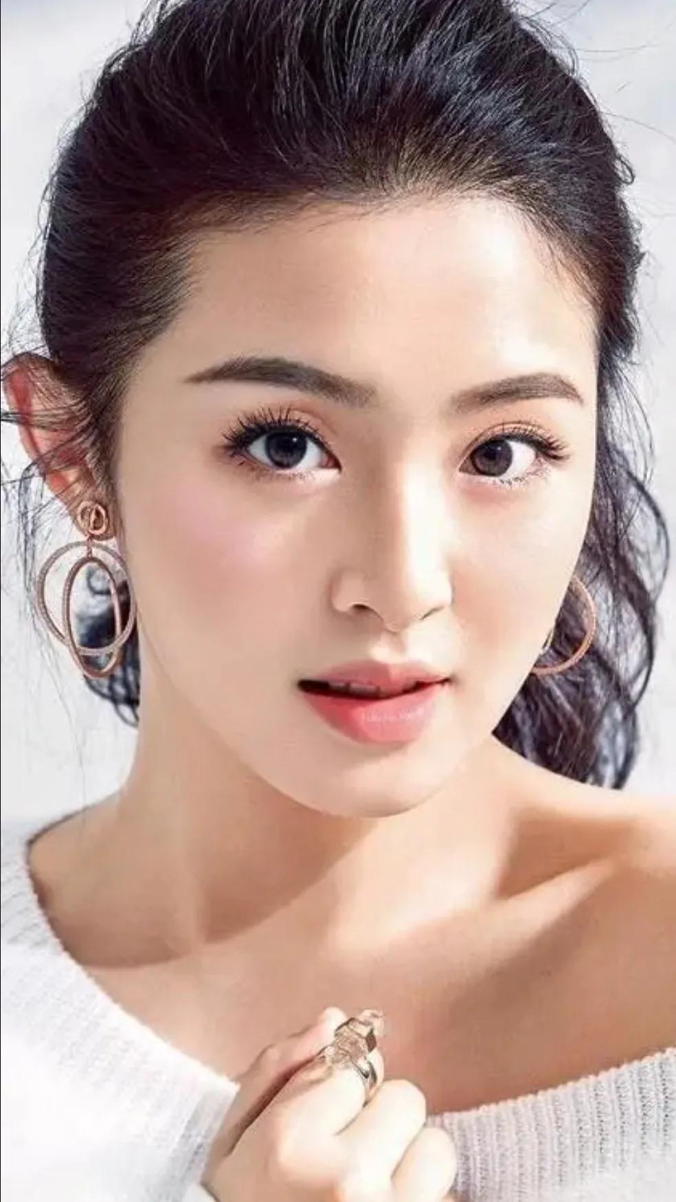 Zhang Hanyun's stunning beauty picture 2 - iNEWS