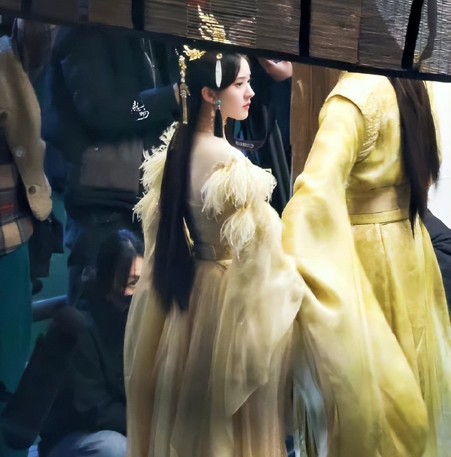 Zhao Lusi and Wang Anyu's "God Hidden" couple outfits are a bit good-looking! The battle-damaged ...