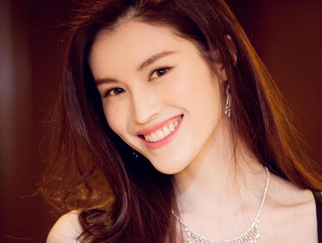 She smashed golden eggs for Li Yong 16 years ago, and 16 years later ...