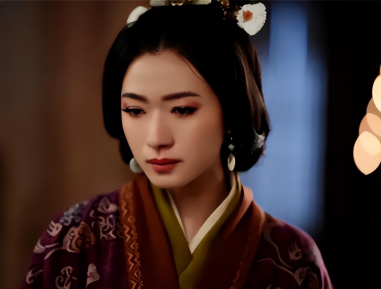 Cao Cao went to rest in his concubine's tent, slept until dawn, and ...