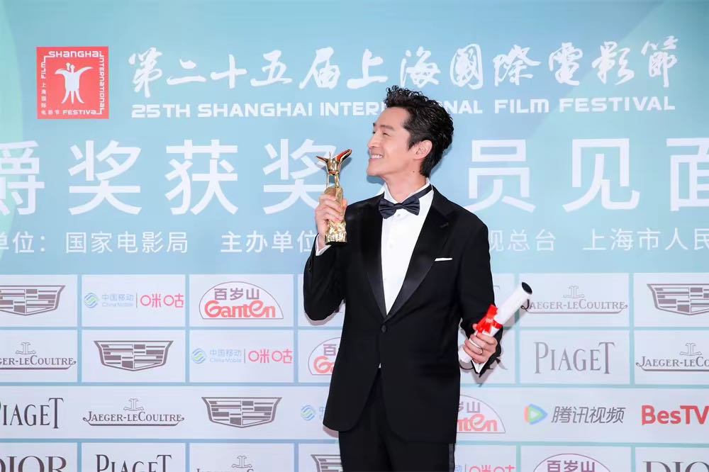 Double Star Shining the Golden Jubilee: Hu Ge and Dapeng won the awards ...