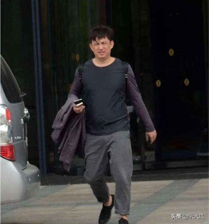 A middle-aged actor who can compete with the model, has a good body and ...