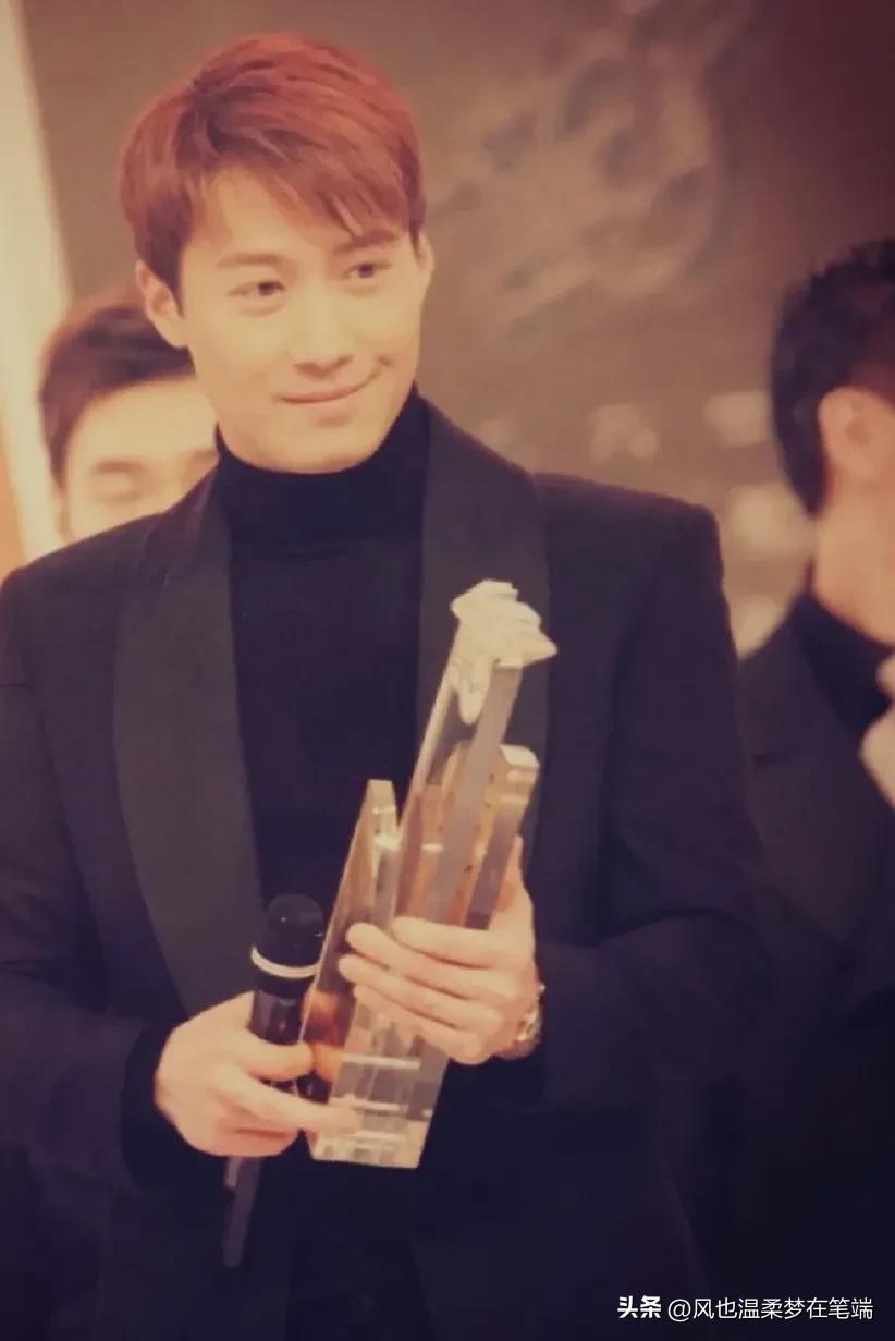 Liming and the beautiful woman filmed a couple MV, so happy! When he ...