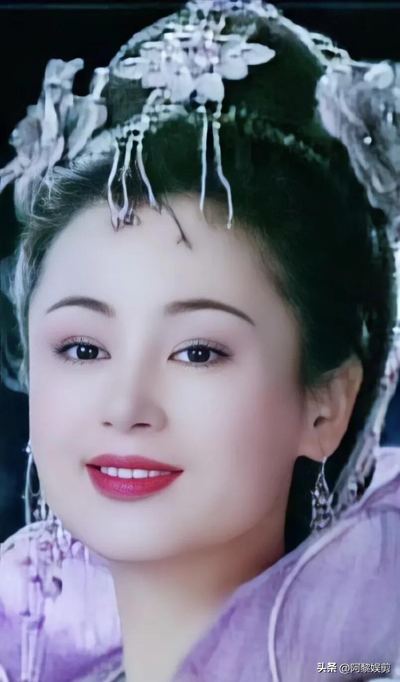 Chen Hong: Beautiful and refined, beautiful and full of moonlight - iNEWS