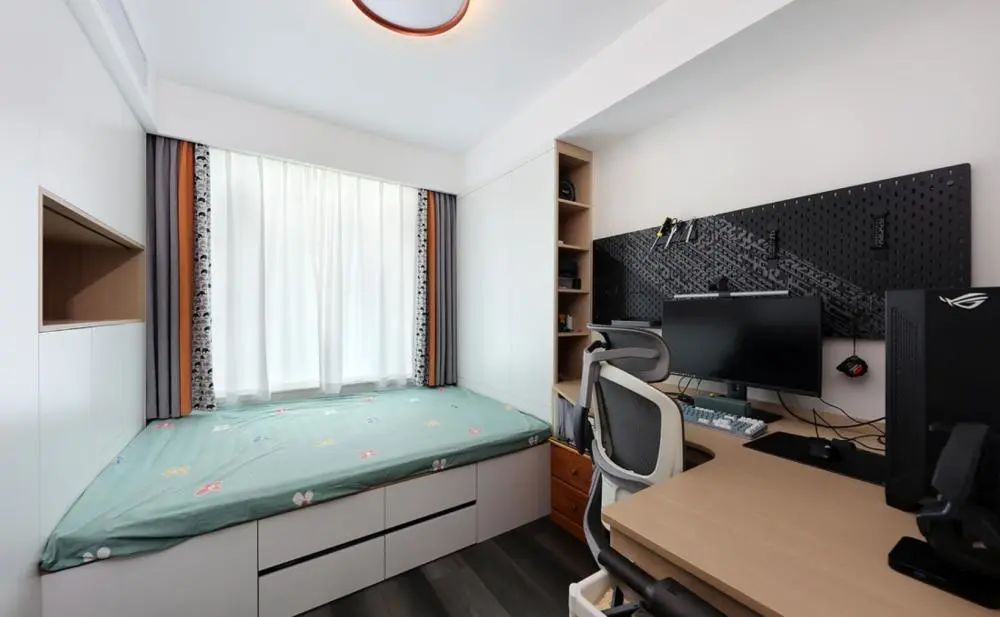 She has a small home of 76 square meters, and the people who come to ...