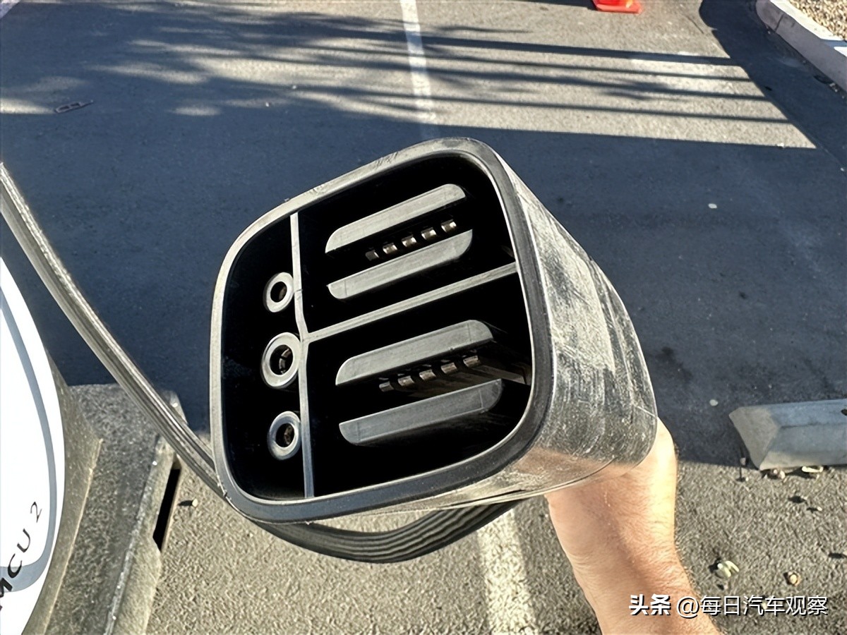 Grain first! Tesla mobile super charging pile on display: power soars ...