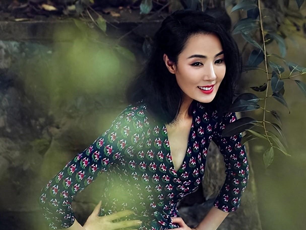 Actor Jiang Hongbo: Jiang Wen made her famous, she has been scandal-free for 26 years since her ...