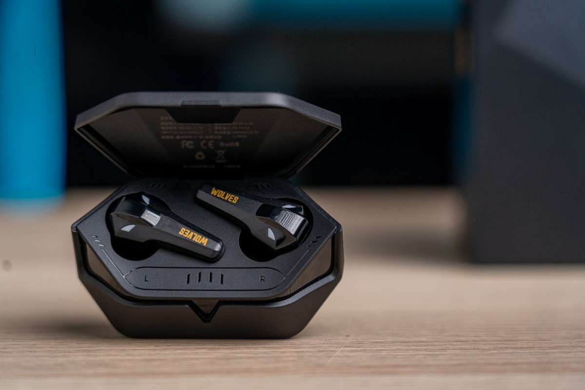 Have you seen RGB TWS headphones?Tezo Spark II Spark Gaming True Wireless Bluetooth Headset ...