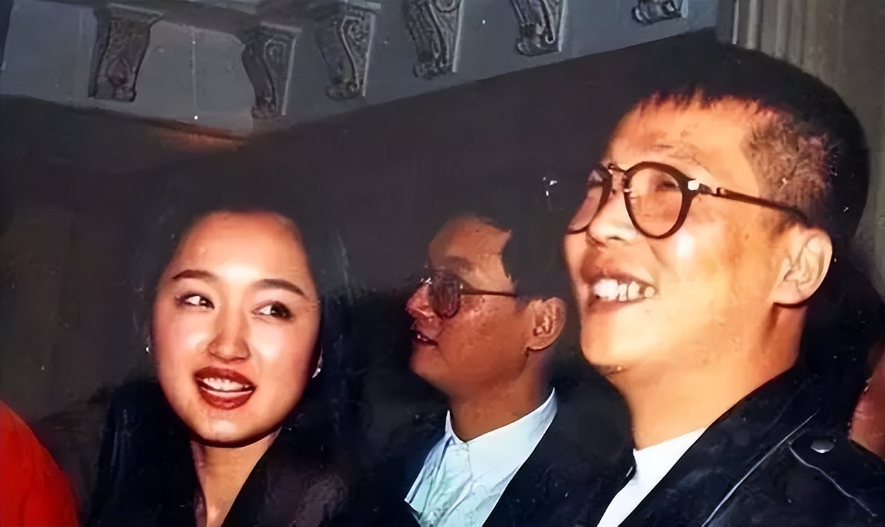 In 1994, when Yang Yuying held a concert, 6 Mercedes-Benz cars collided ...