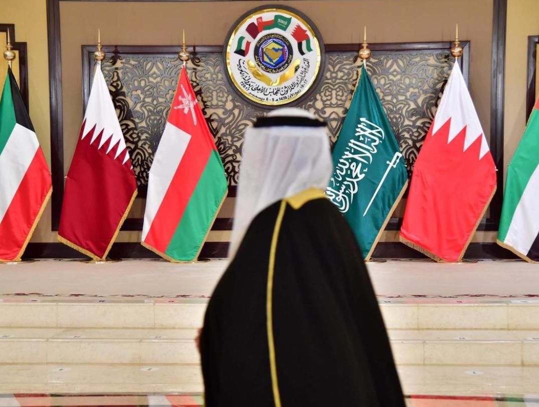 Saudi Arabia invested 1 trillion U.S. dollars to build a future city 170 kilometers long, 200 ...