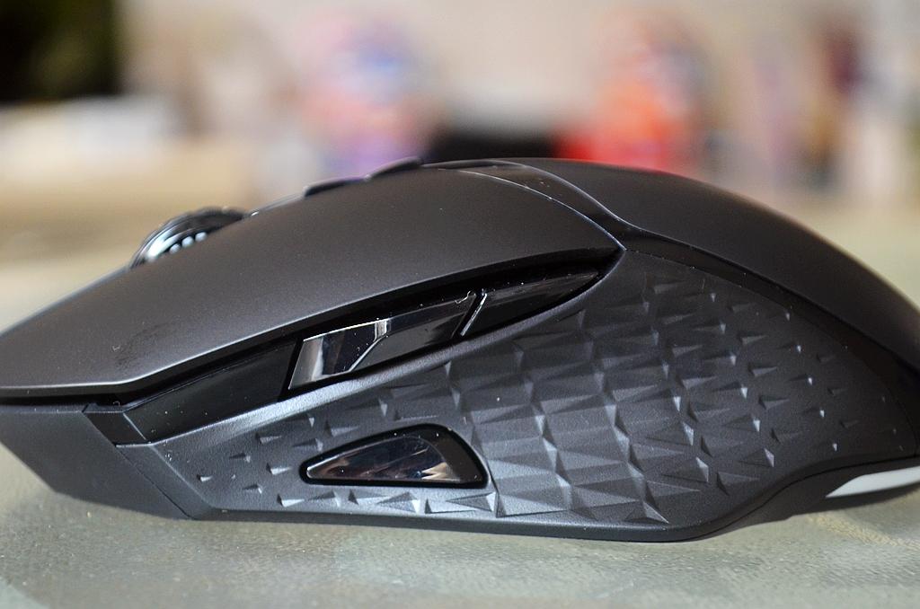 Excellent grip, supports both wired and wireless connections, Rapoo ...