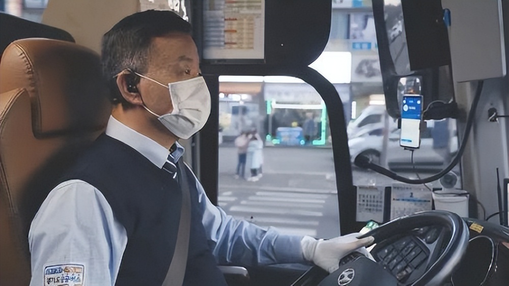 Mobis "smart cockpit controller", a variety of bio-signal monitoring ...