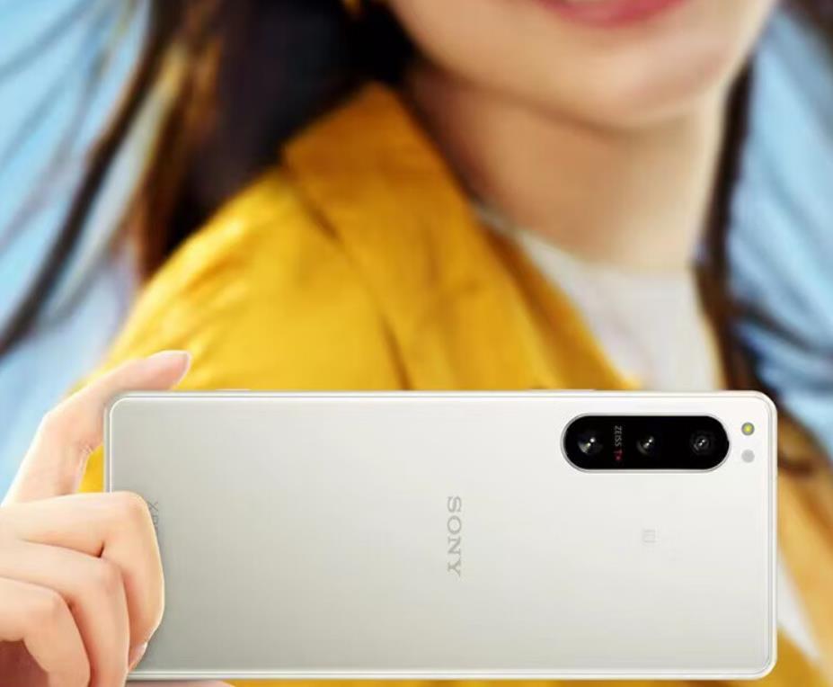 Small-screen mobile phones: exploring the possibility of returning to ...