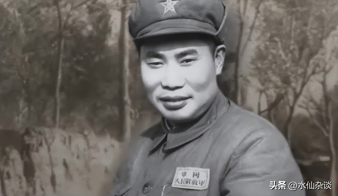 In 1971, a beggar came to the gate of the Jinan Military Region, and ...