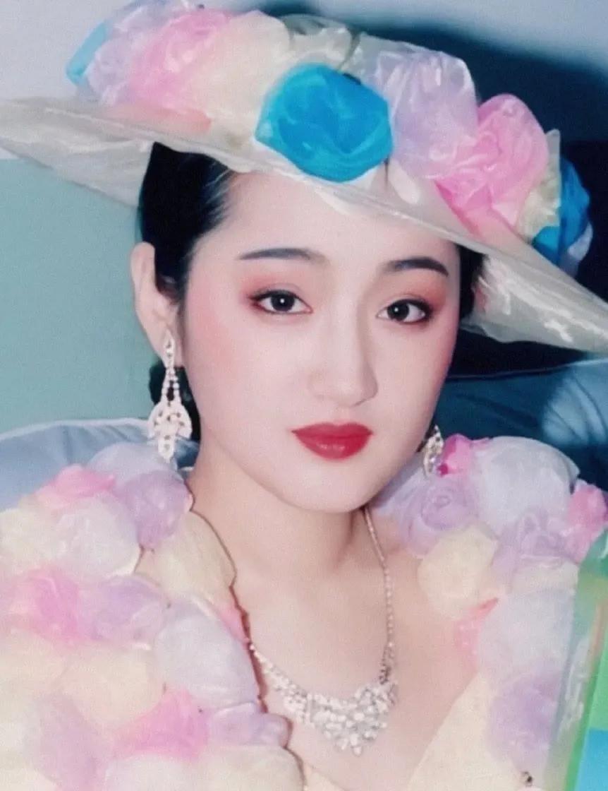 Sweet song queen Yang Yuying - iMedia