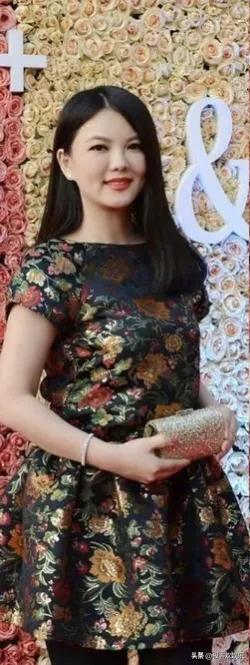 After Li Xiang's divorce, her beauty returned to her peak, and she wore ...