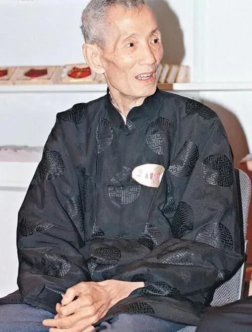 The strange man "Chen Bo" kept the three generations of Li Ka-shing ...