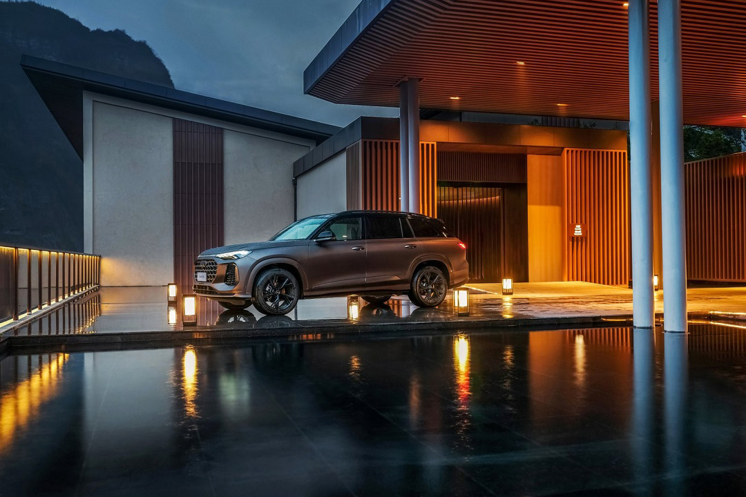 Flagship Roadjet Land Plane and SAIC Audi Q6 Secret Tour - iMedia