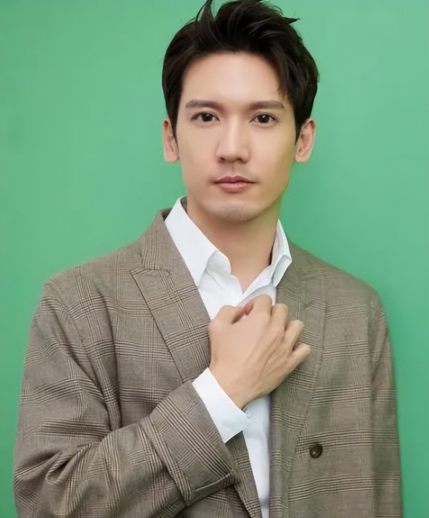 43-year-old Michelle Ye announced a new love affair with the actor ...