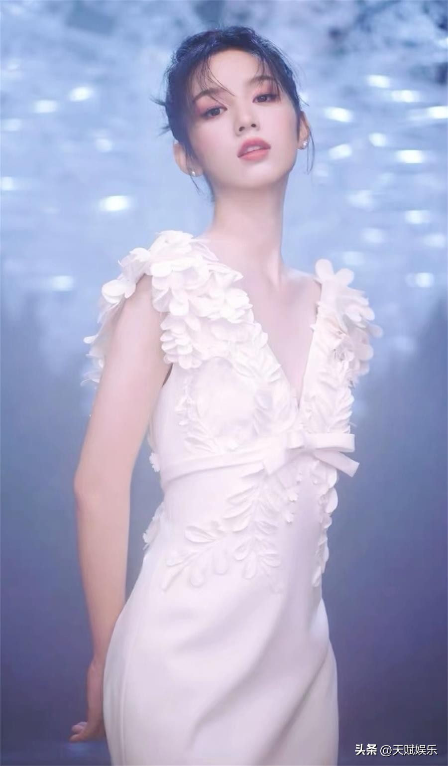 Photo album of film and television actress Zhou Ye (18) - iMedia