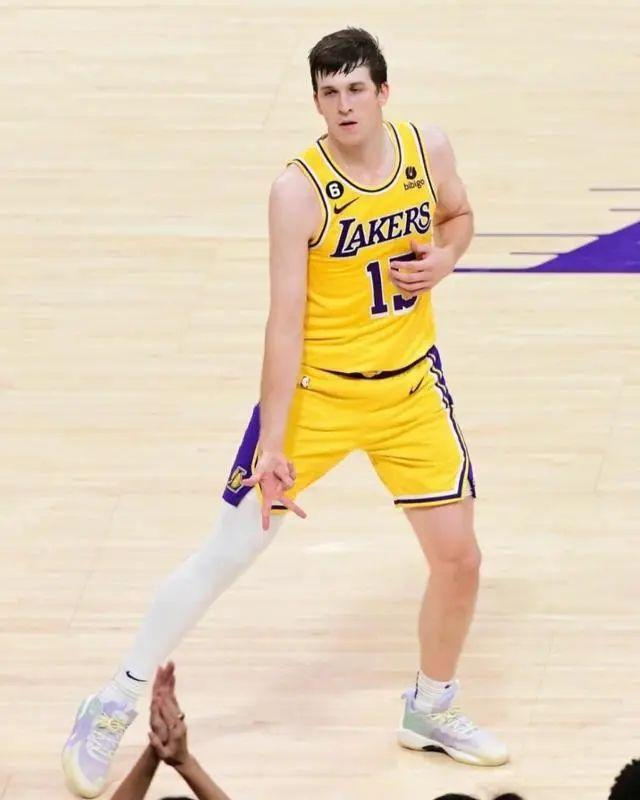 60 million in 4 years, pay cut to stay with the Lakers! Goodbye Owen ...