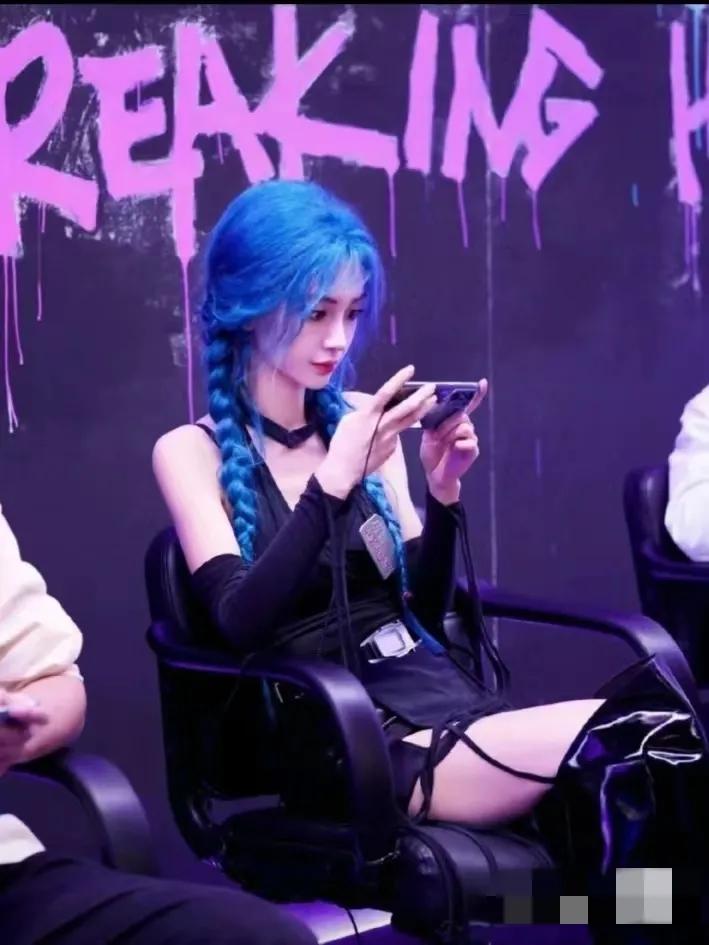 "Why do celebrities seldom dye their hair? Just look at Sister Bi and ...