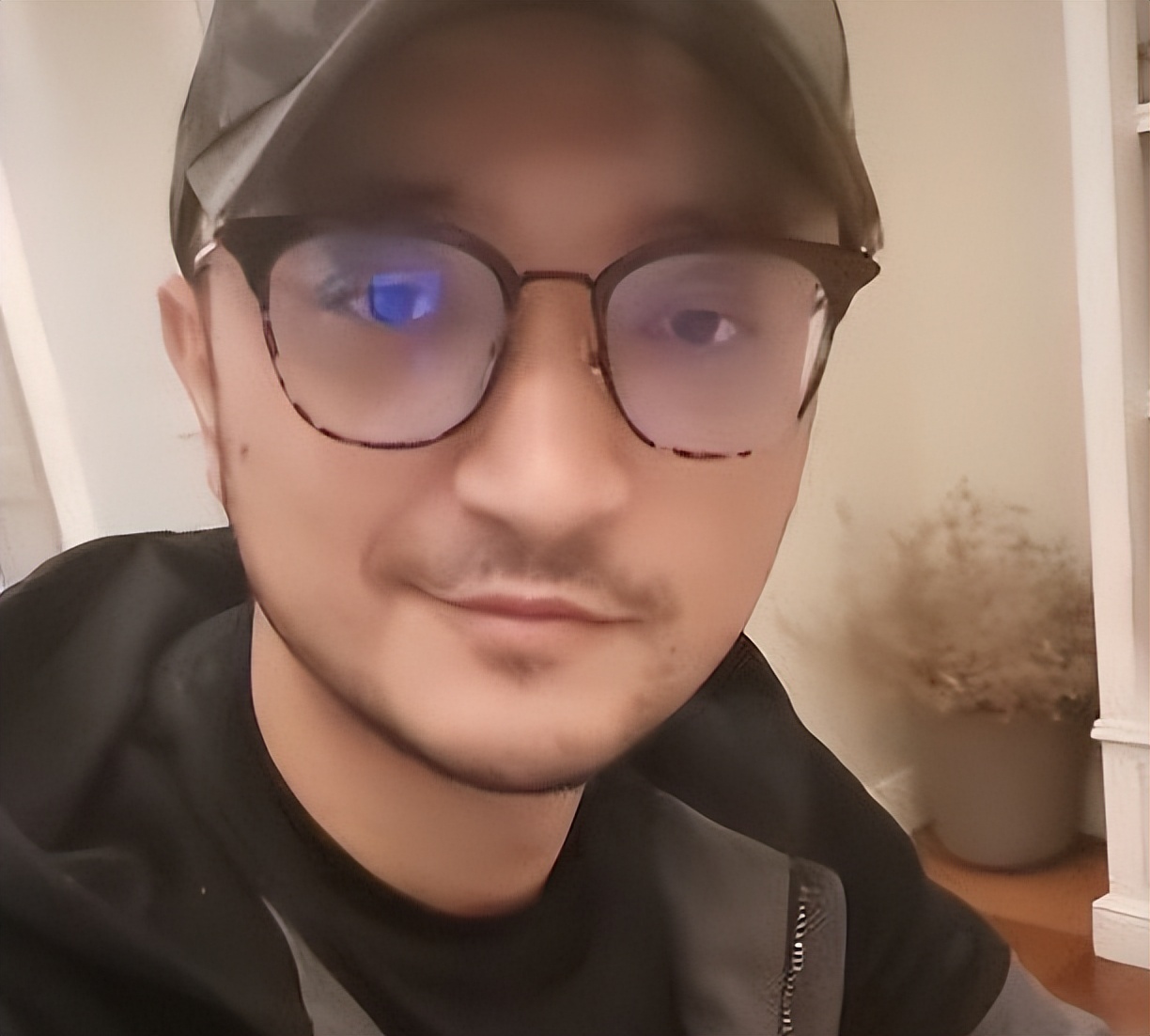 CCTV Nigmaiti 6-word response to divorce! With a haggard face full of ...