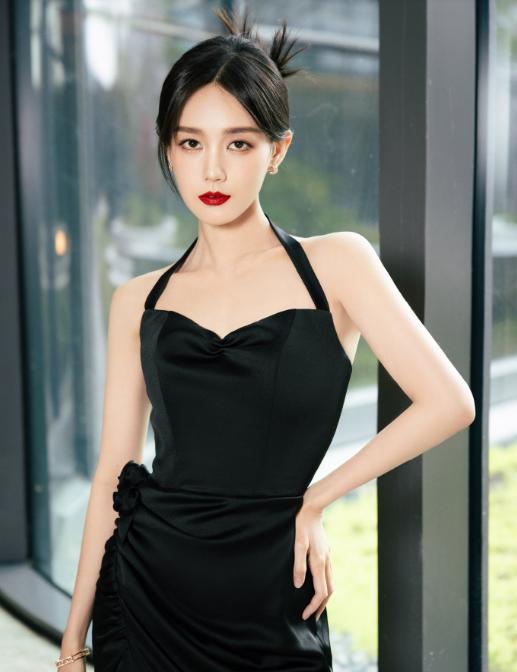 Quality Ceremony Red Carpet: Wang Luodan's skirt is so heavy, Yang Yang ...