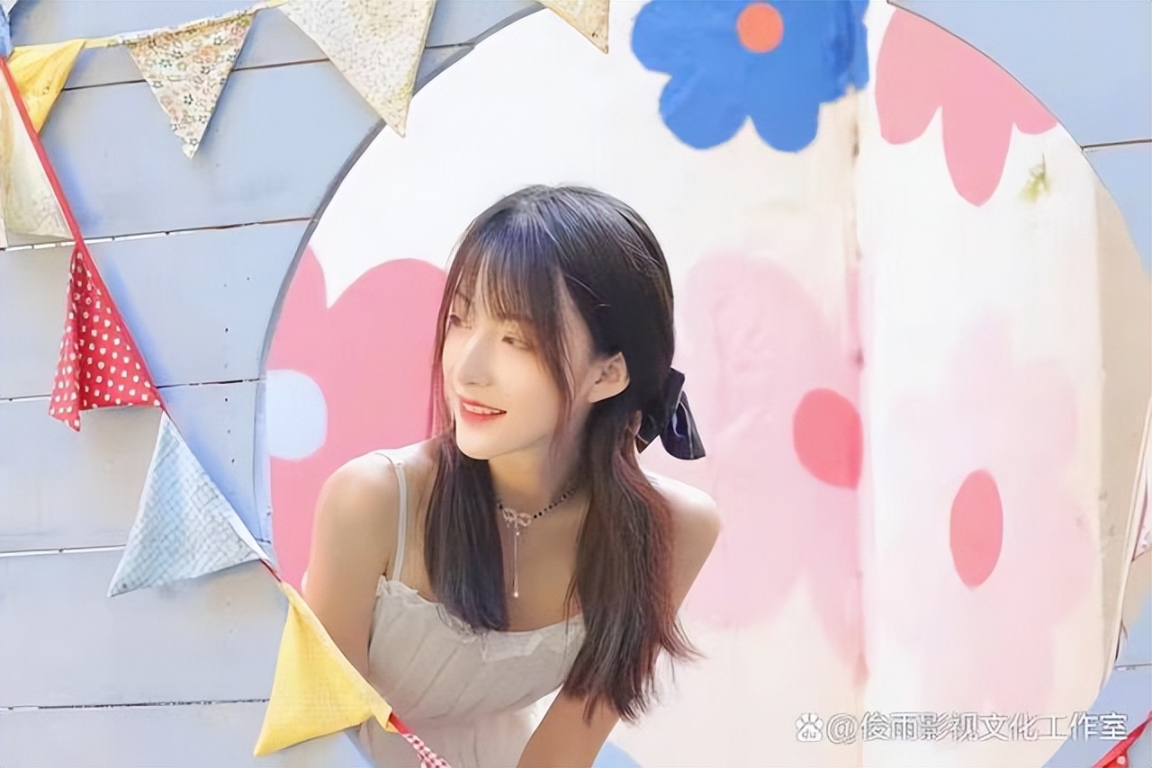 Yang Chenlu - born with a fairy face - iNEWS