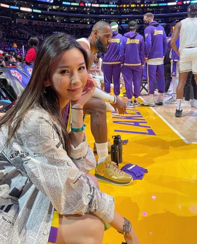 What is the origin of the beautiful fans who step on Lakers tickets ...