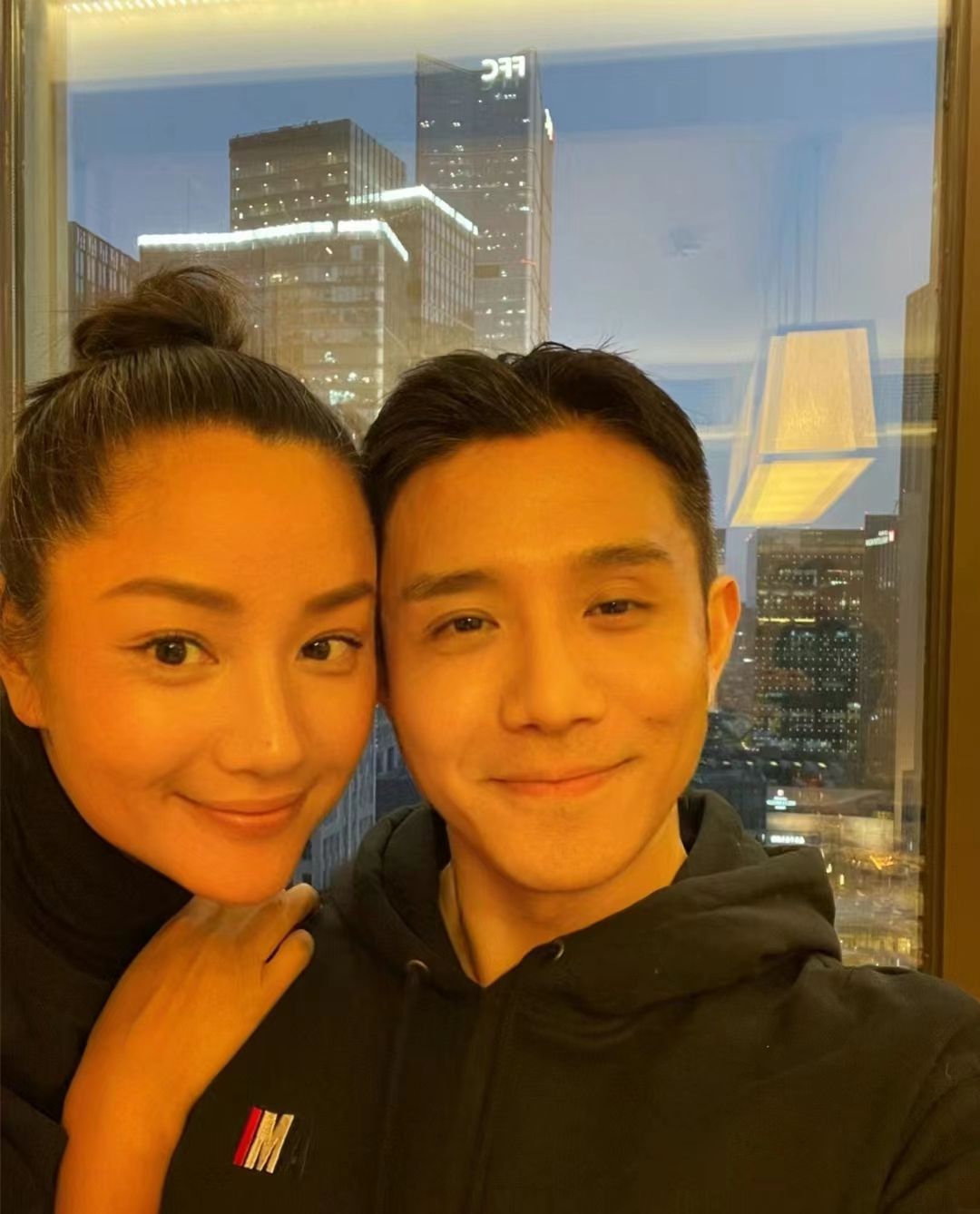 51-year-old Zhai Ying's recent situation has been exposed, her hair is ...