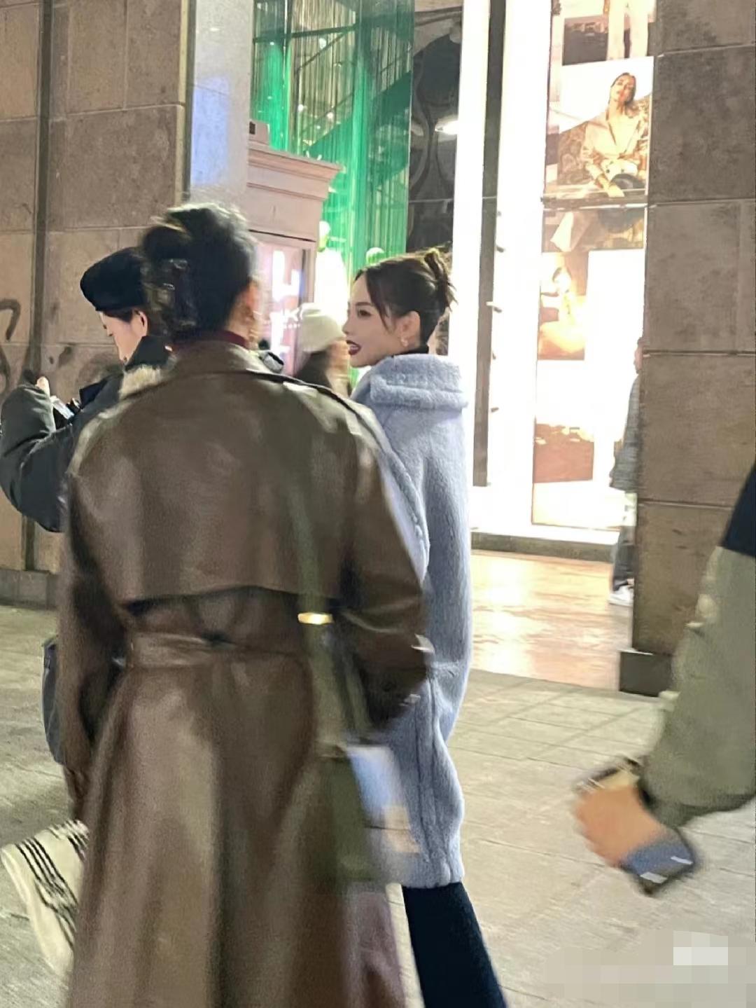 Zhang Jiani was met by chance while shopping, carrying 30,000 bags on ...