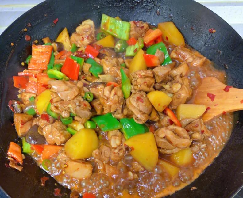 The practice of yellow stewed chicken is simple and delicious, which ...