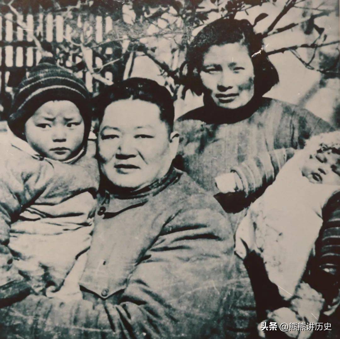 In 1935, when Duke Zhou was the commander-in-chief of the Red Army, who ...