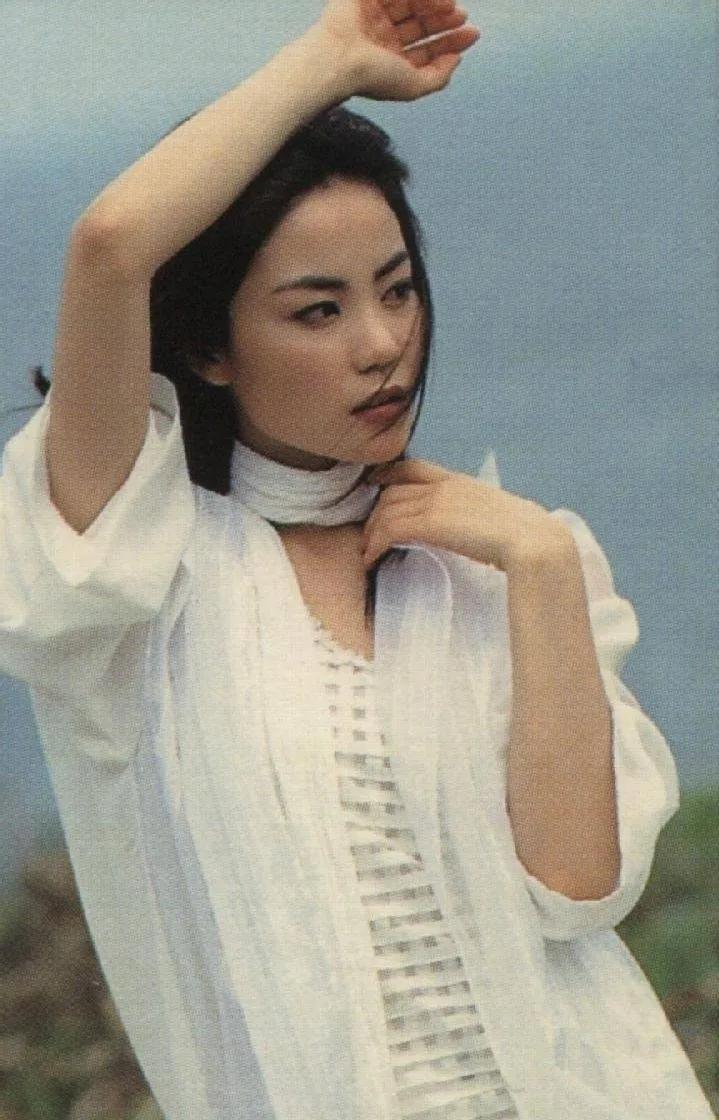 10 Female Celebrities With Flat Faces, But More and More - iNEWS