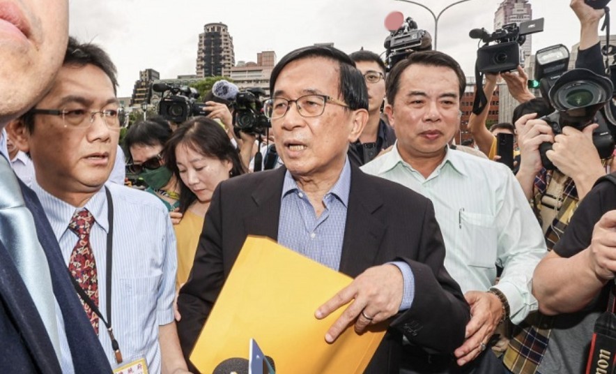 Lai Qingde did not expect that it was not Hou Youyi who threatened his ...