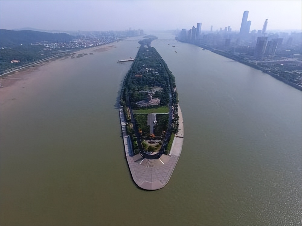 This small island on the Xiangjiang River in Changsha is only slightly ...