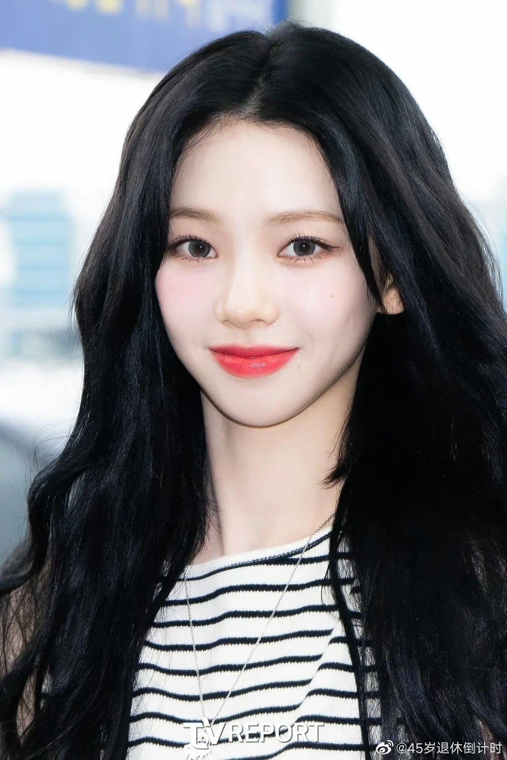 Liu Zhimin's raw picture reveals her slender waist! Snow skin, jade ...