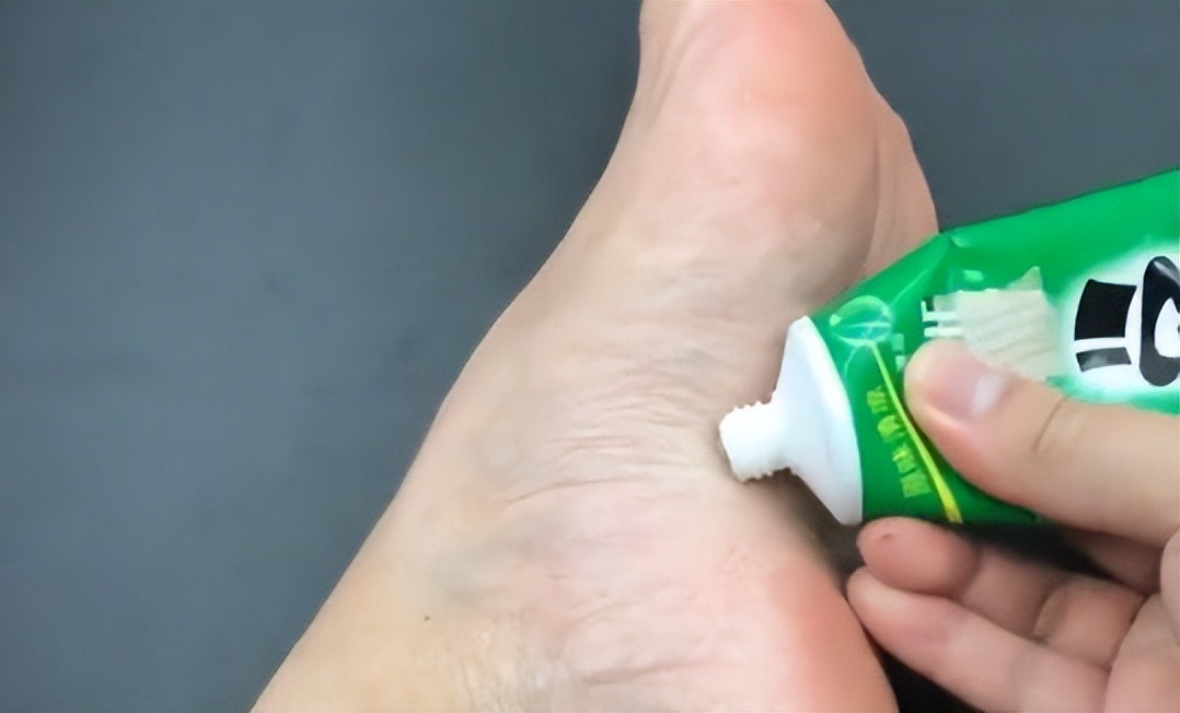 Before going to bed, put some toothpaste on the soles of the feet. I ...