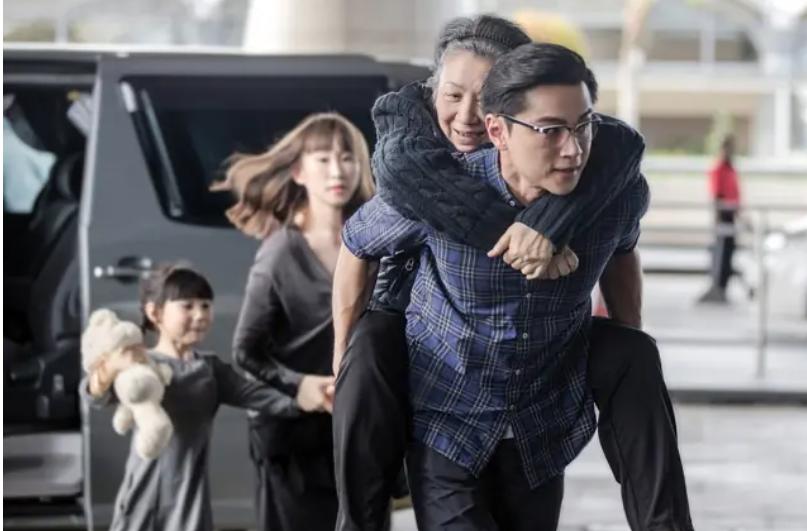 A family drama ruined by the title of the play, crying from beginning ...