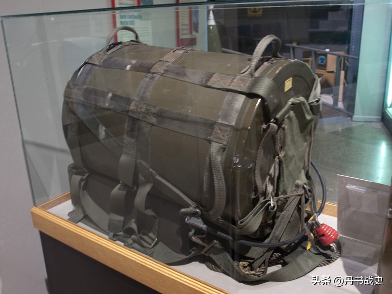 U.S. B54 nuclear backpack, a suicide weapon for the Green Beret troops ...