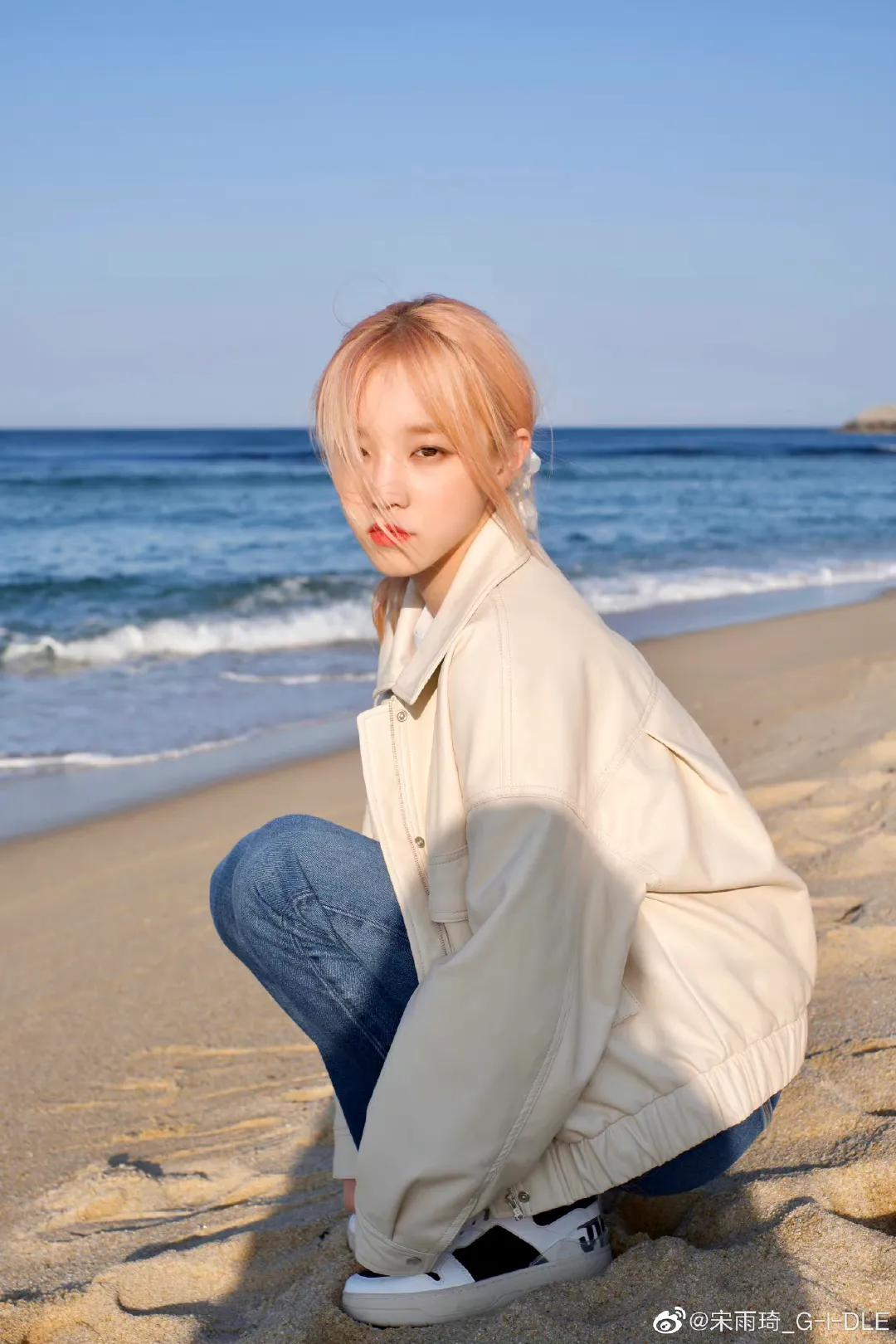 Song Yuqi's pink hair is so beautiful - iNEWS