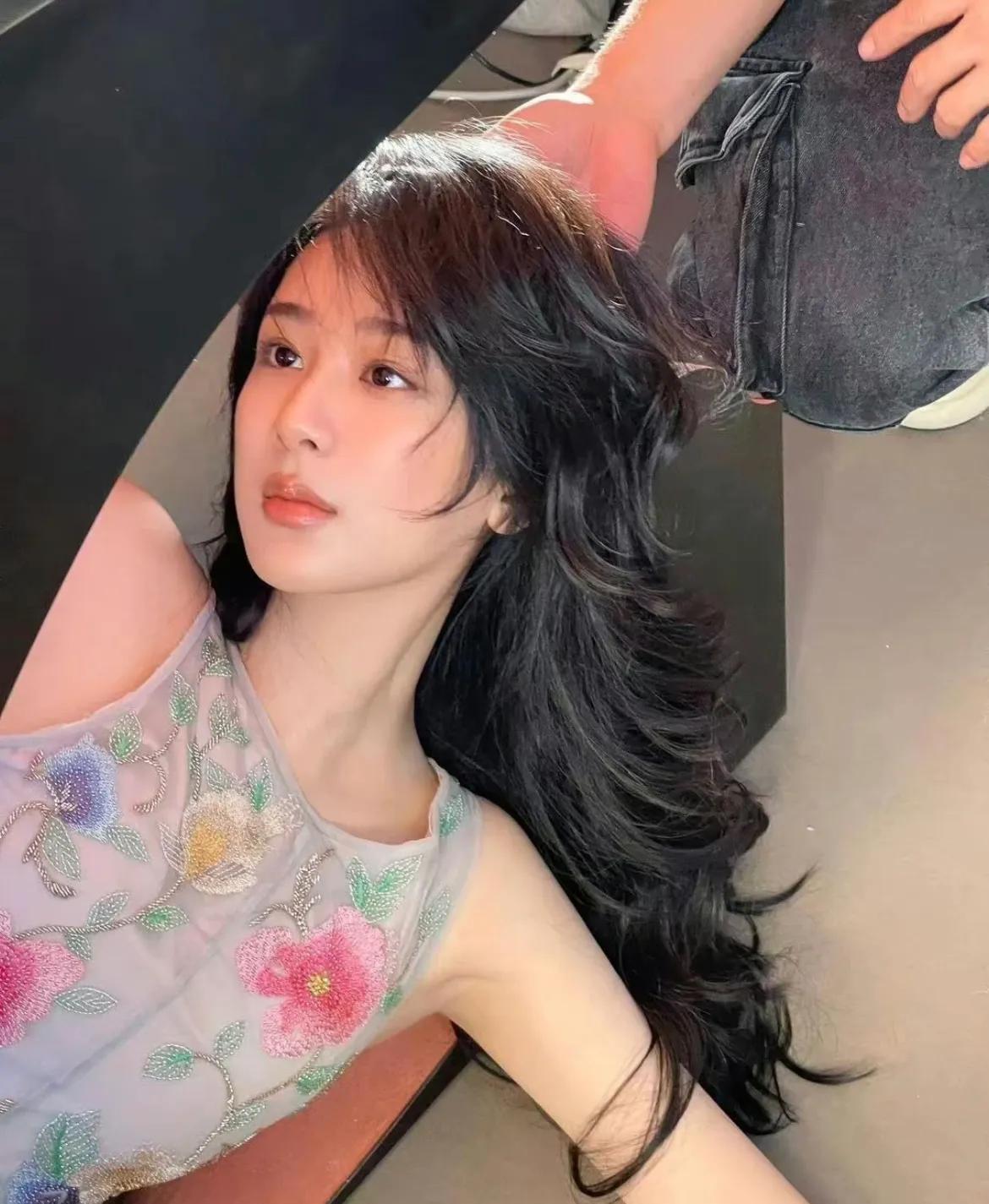 Yang Zi's change of new style is like opening up the two channels of ...