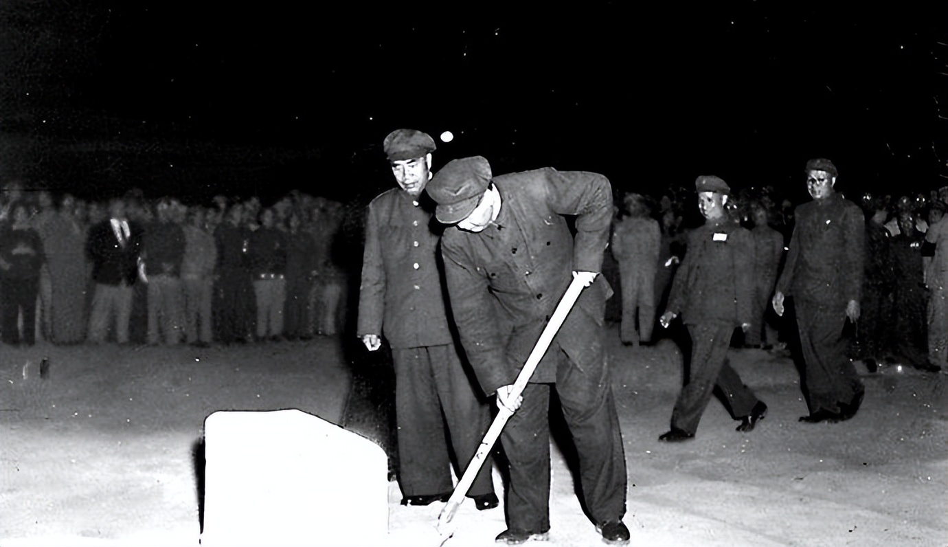 How was the Monument to the People's Heroes built?The details behind ...