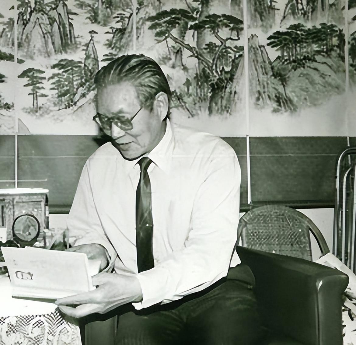 In 1981, Du Yuming died and his body was left unburied for half a month ...