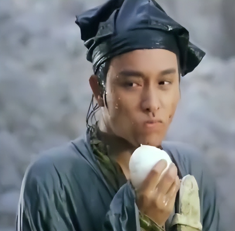 One of the details of the movie "In the Octagonal Cage": Eating steamed ...